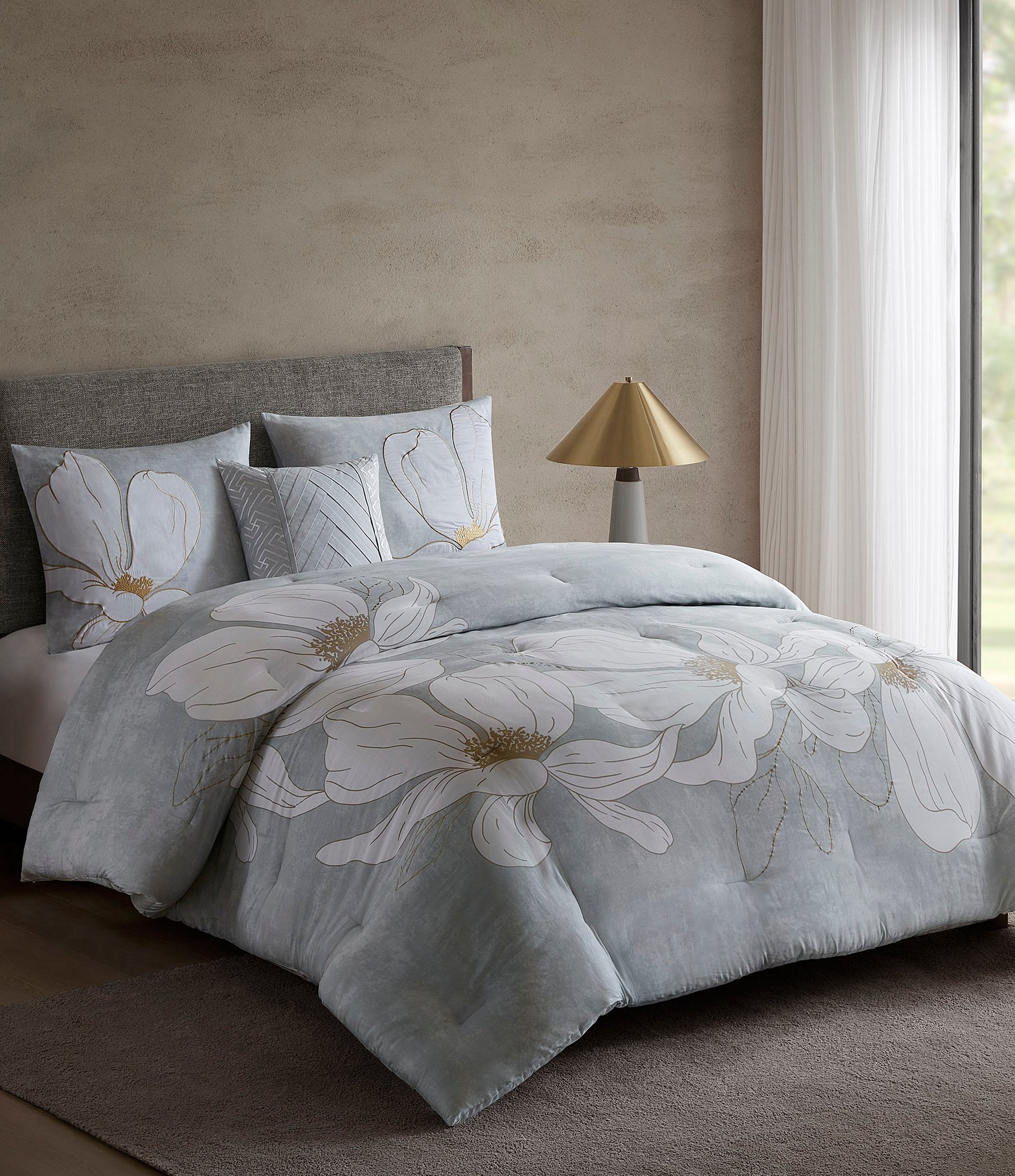 Natori Dreamscape Large-Scale Floral Print Oversized Comforter Set ...