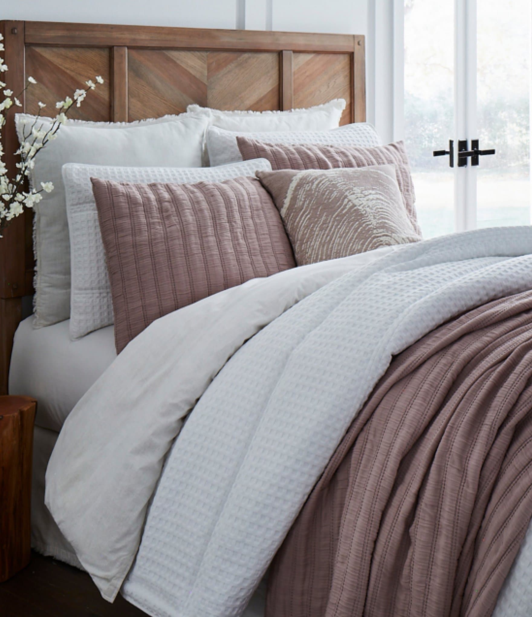 Southern Living Simplicity Collection Knox Comforter | Dillard's